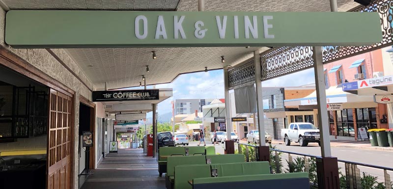 Gladstone Restaurants | Oak and Vine at Oaks Gladstone Grand Hotel
